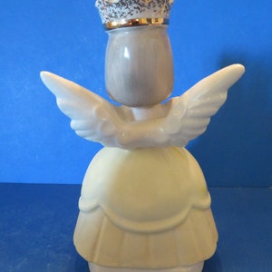 Fine A Quality - England Angel Mimics the Queen - She Wears a Beautiful ...