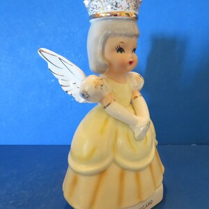 Fine A Quality - England Angel Mimics the Queen - She Wears a Beautiful ...