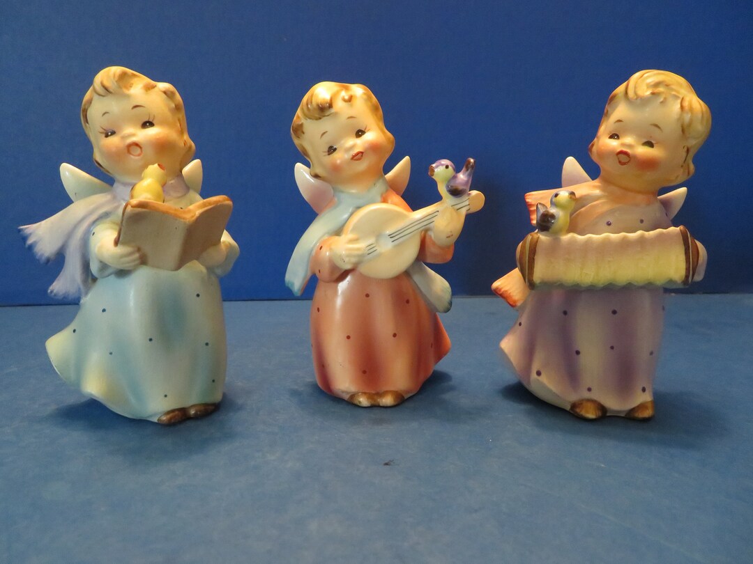 Norcrest Choir Angel Girls Singing a Song on a Blustery Spring Day ...