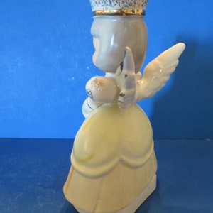 Fine A Quality - England Angel Mimics the Queen - She Wears a Beautiful ...