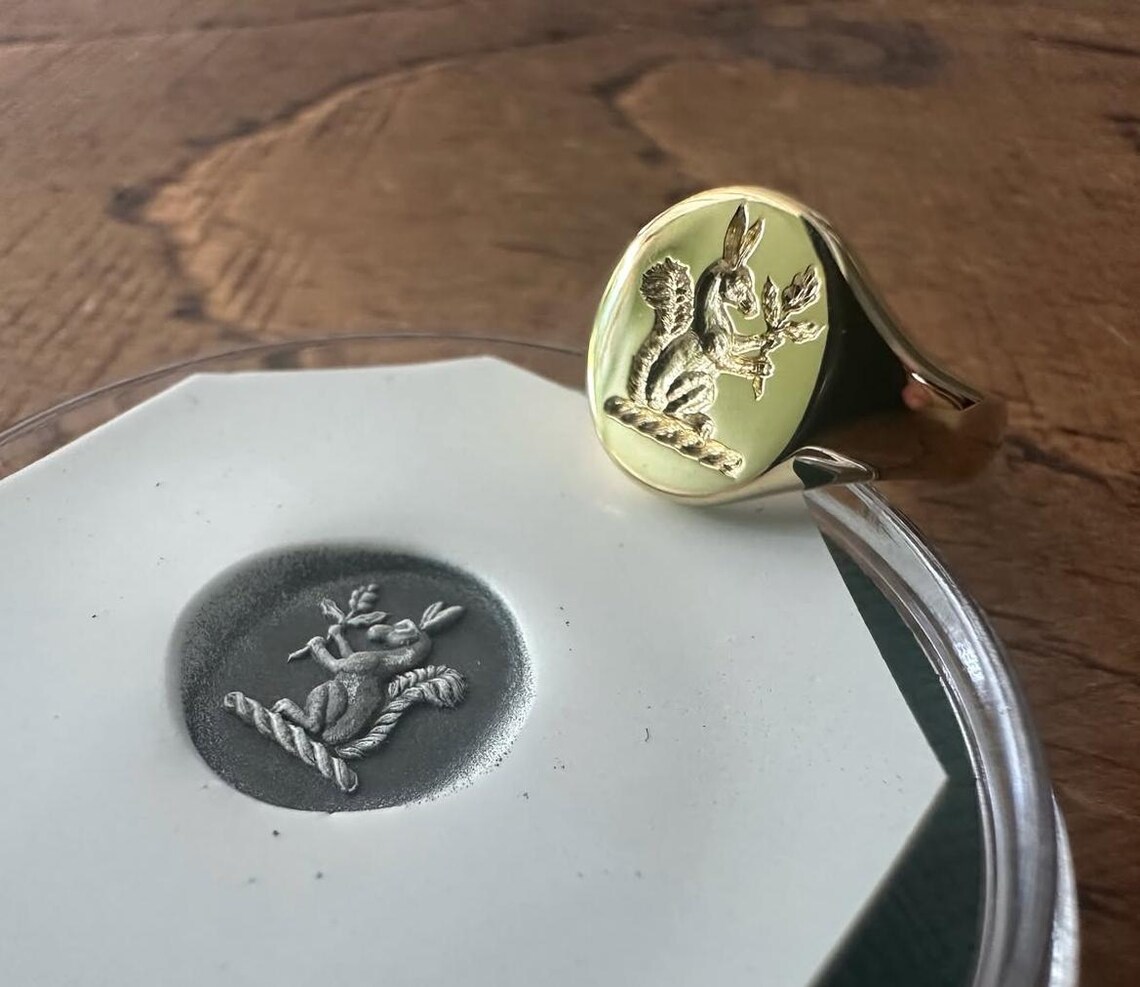 Traditional Ladies Solid Gold Signet Ring With Your Family Crest Deep ...