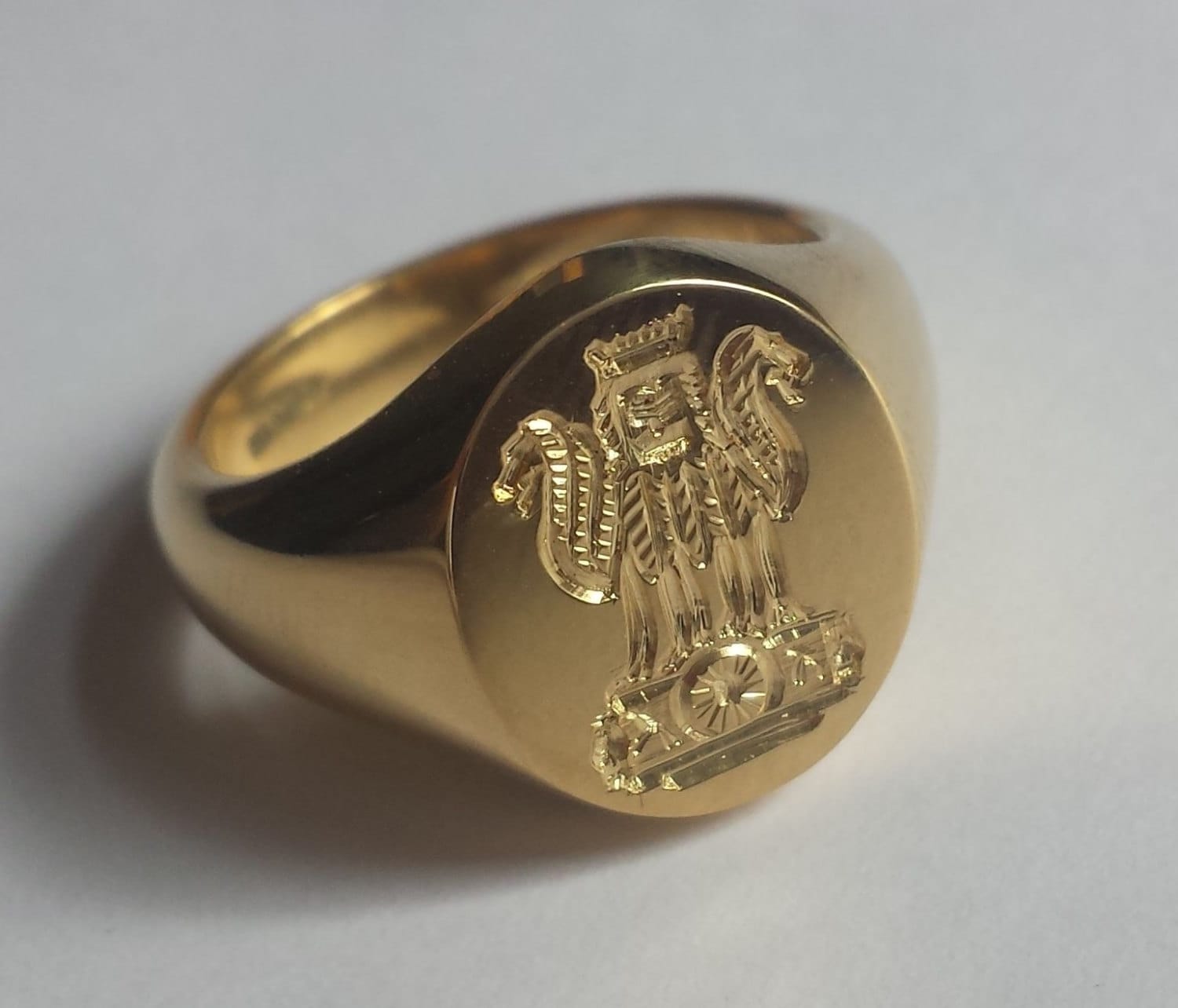 18ct Hallmarked Oxford Signet Ring, 16x13, 3mm Head, With Your Family ...