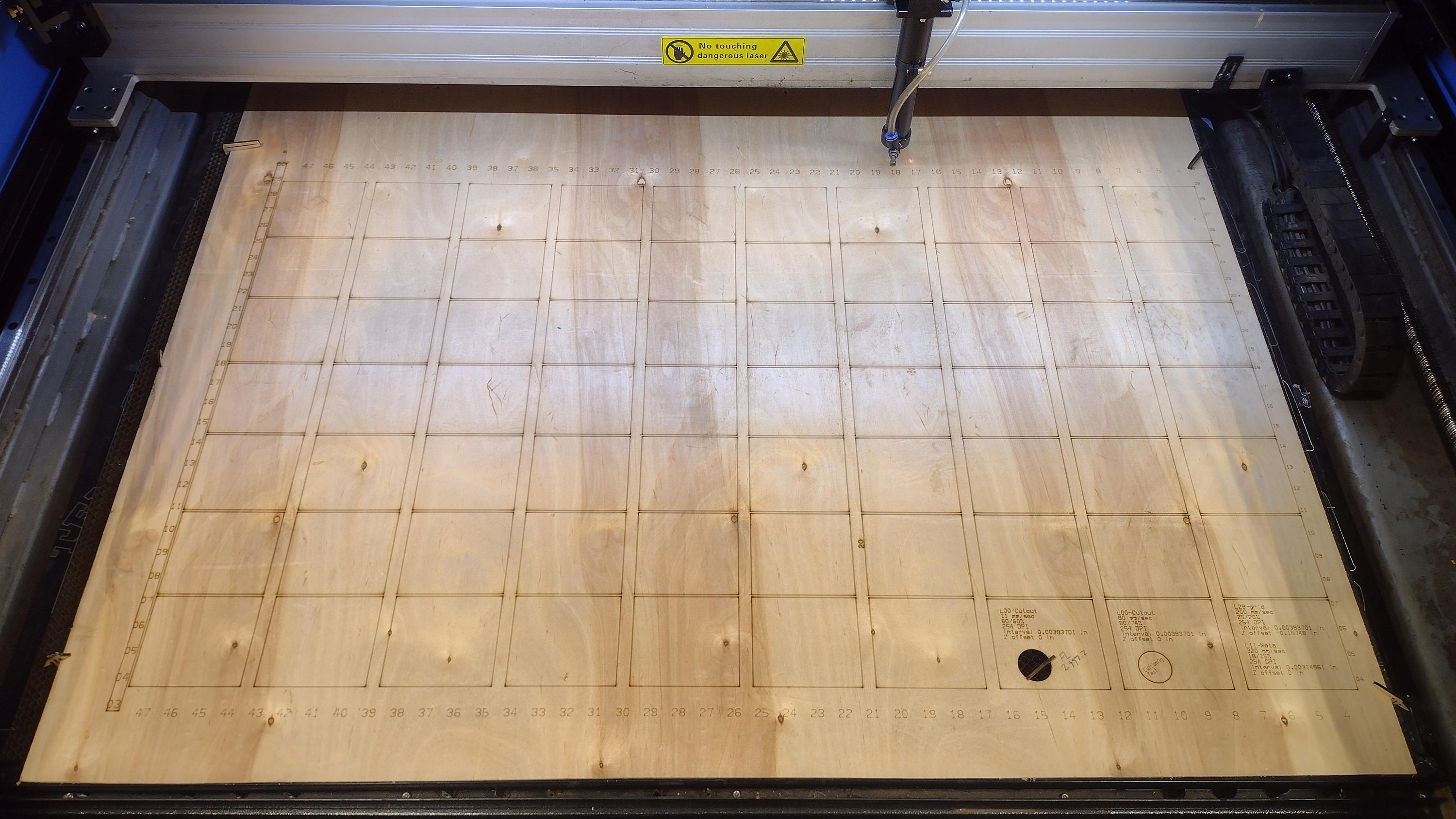 Lightburn Production Grid With X-Y Rulers, Dynamic Layer Cut Settings ...