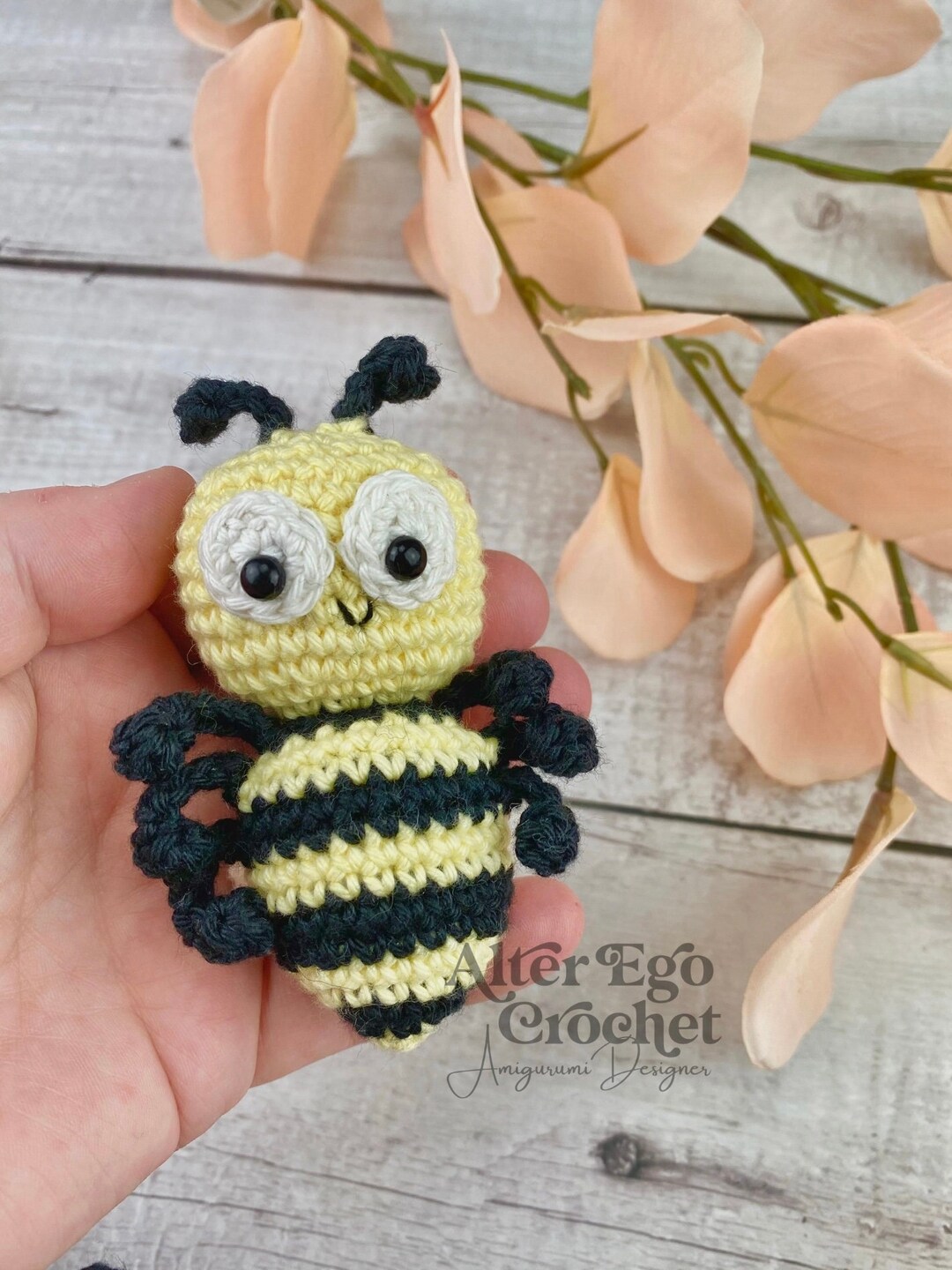 LOW SEW Bee Amigurumi Crochet Pattern, Bumble Bee, Wasp, Beeatrice ...