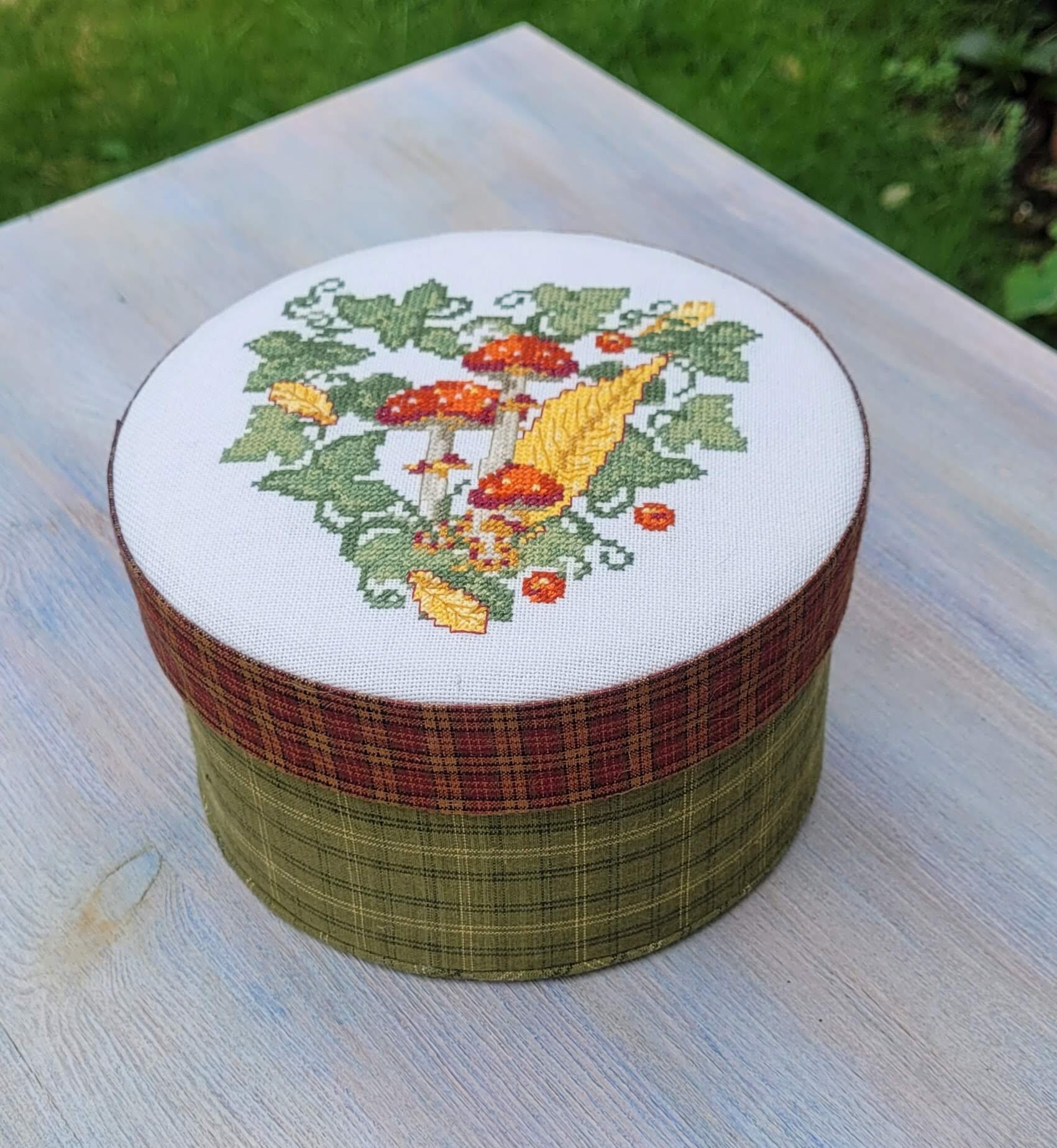 Handmade Cardboardnage Box With Hand Embroidery Round Fabric - Etsy