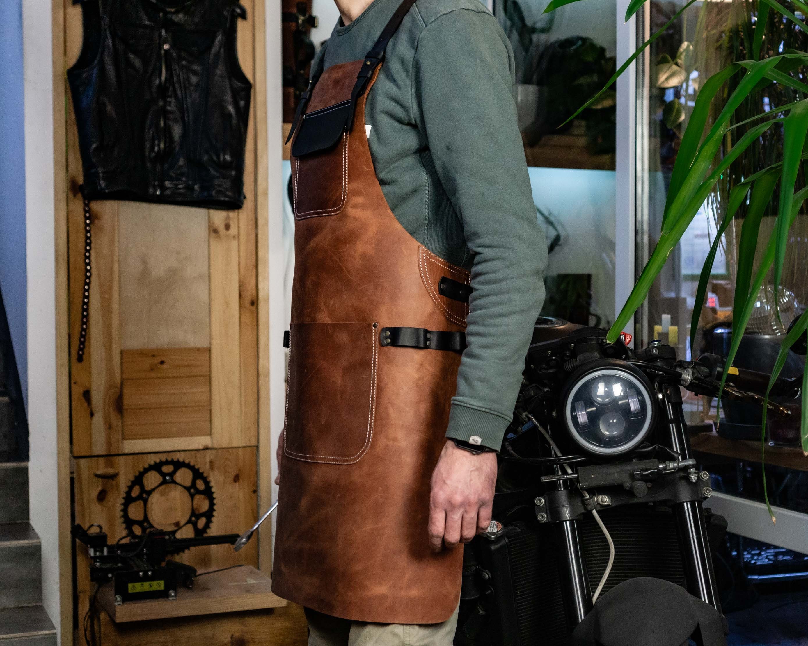 Personalized Leather Apron With Tool Pockets for Woodworker | Etsy