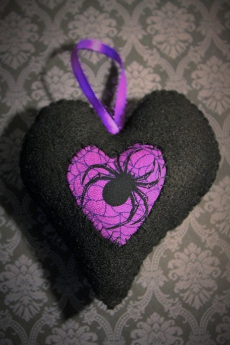 Black Spider Heart-handmade Felt Heart-spider Decor-gothic Heart-gothic ...