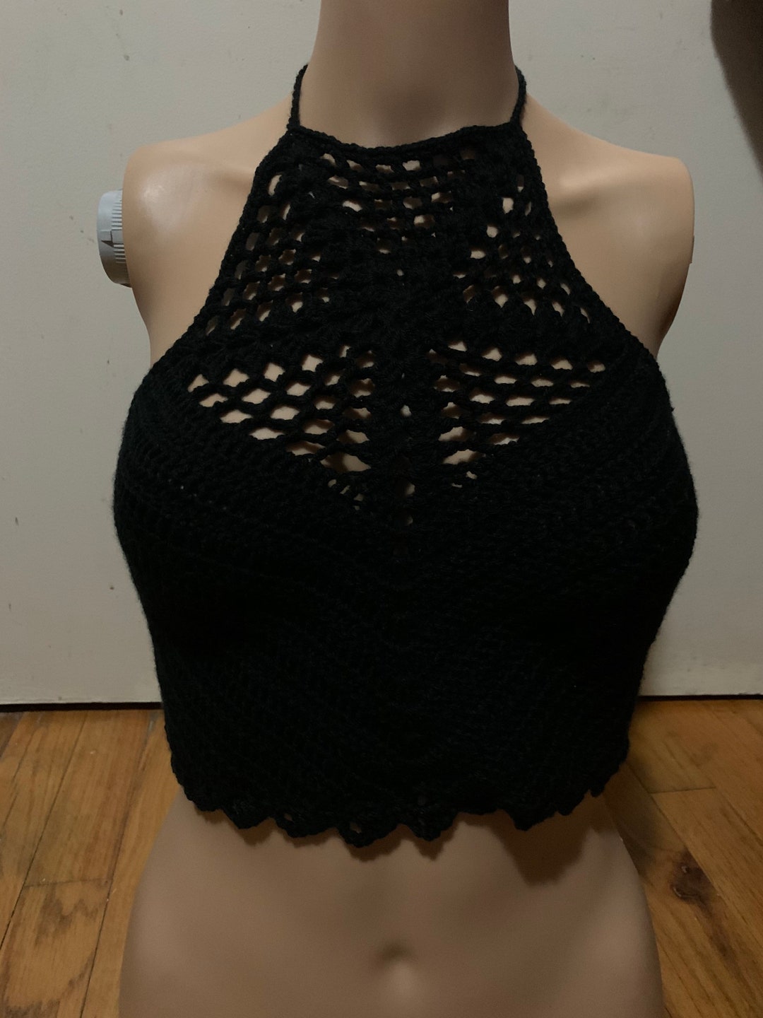 Top halter crochet negro con diseño - Etsy España