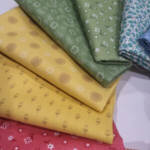Pretty Prairie Prints Fat Quarters Fabric Bundle of 16 Sweet Little ...