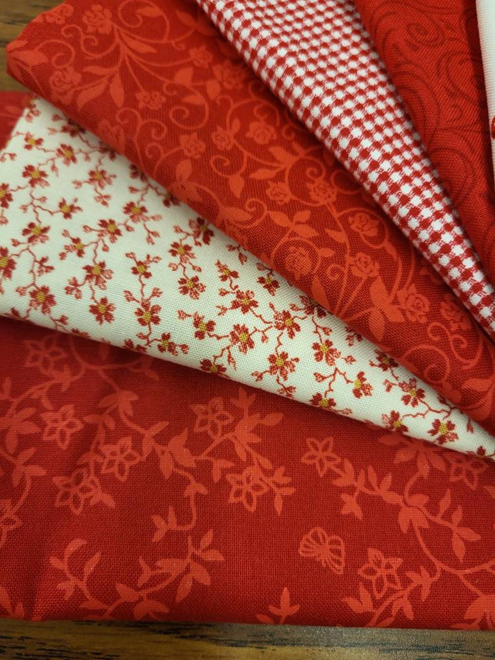 Very Berry Red Fat Quarters Fabric Bundle of 10 Assorted - Etsy