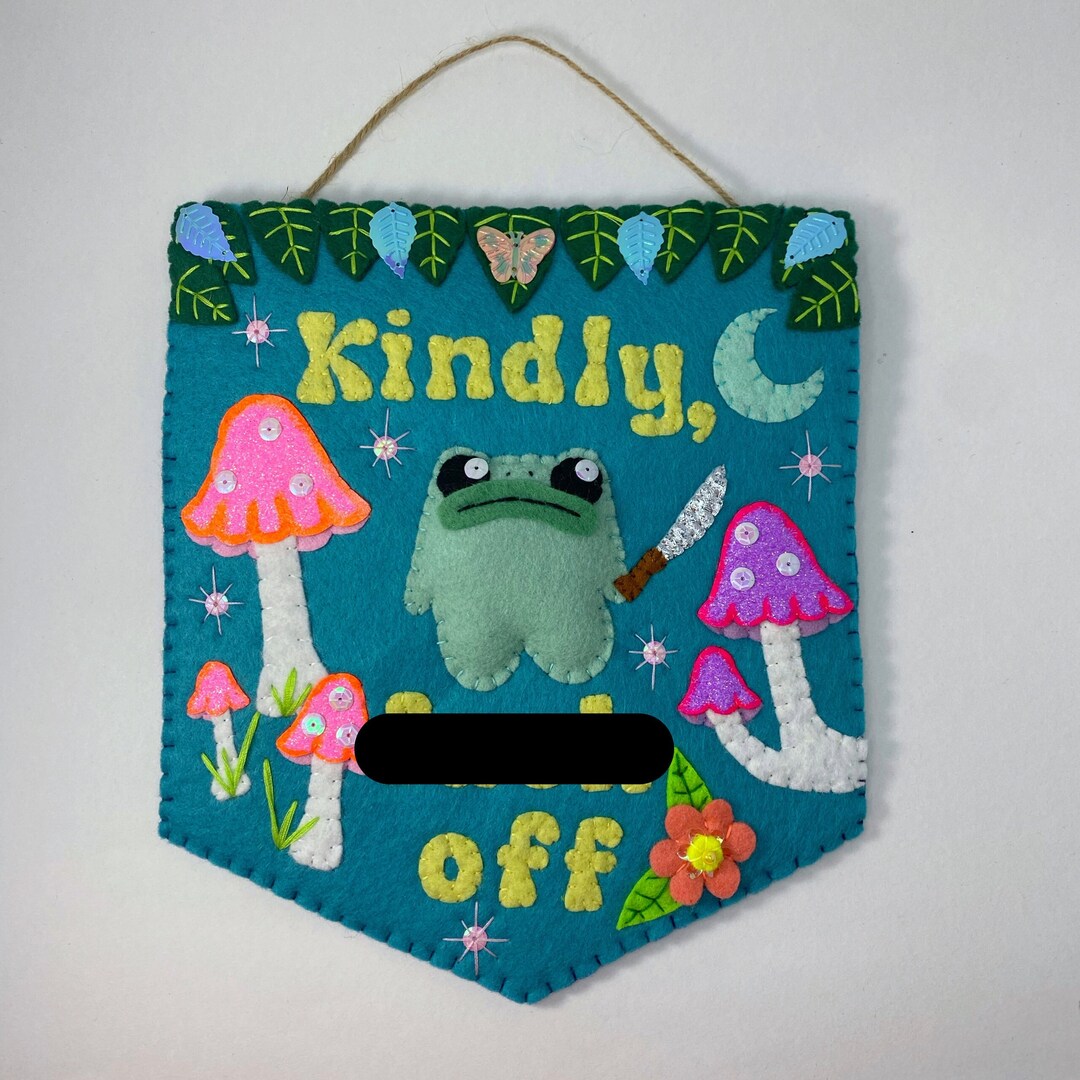 Funny Kitschy Frog Wall Hanging, Knife Frog Wall Art, Funny Wall Decor ...