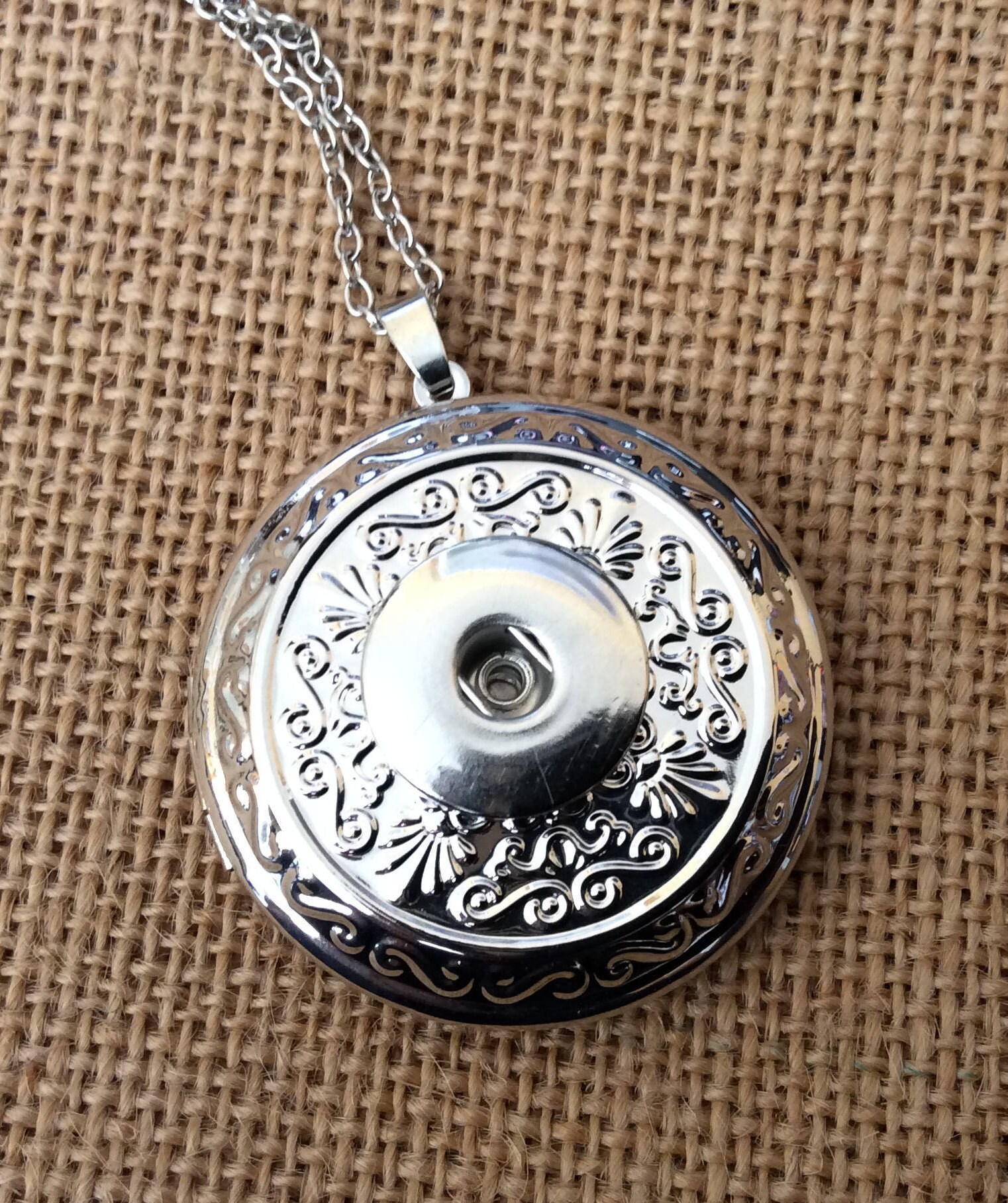 Snap Necklace Photo Locket Silvertone, 23 Chain. Snap Photo Locket Snap ...