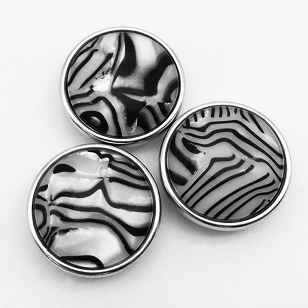 Black and White Shell Snap, 1 Piece, Random Pattern Shell Snap, Snap ...