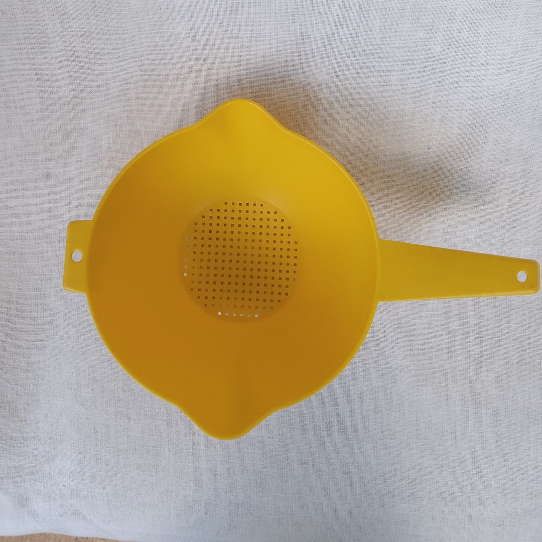 Tupperware Strainer/yellow # 1523-2/retro Kitchen/countrycore 1970's - Etsy