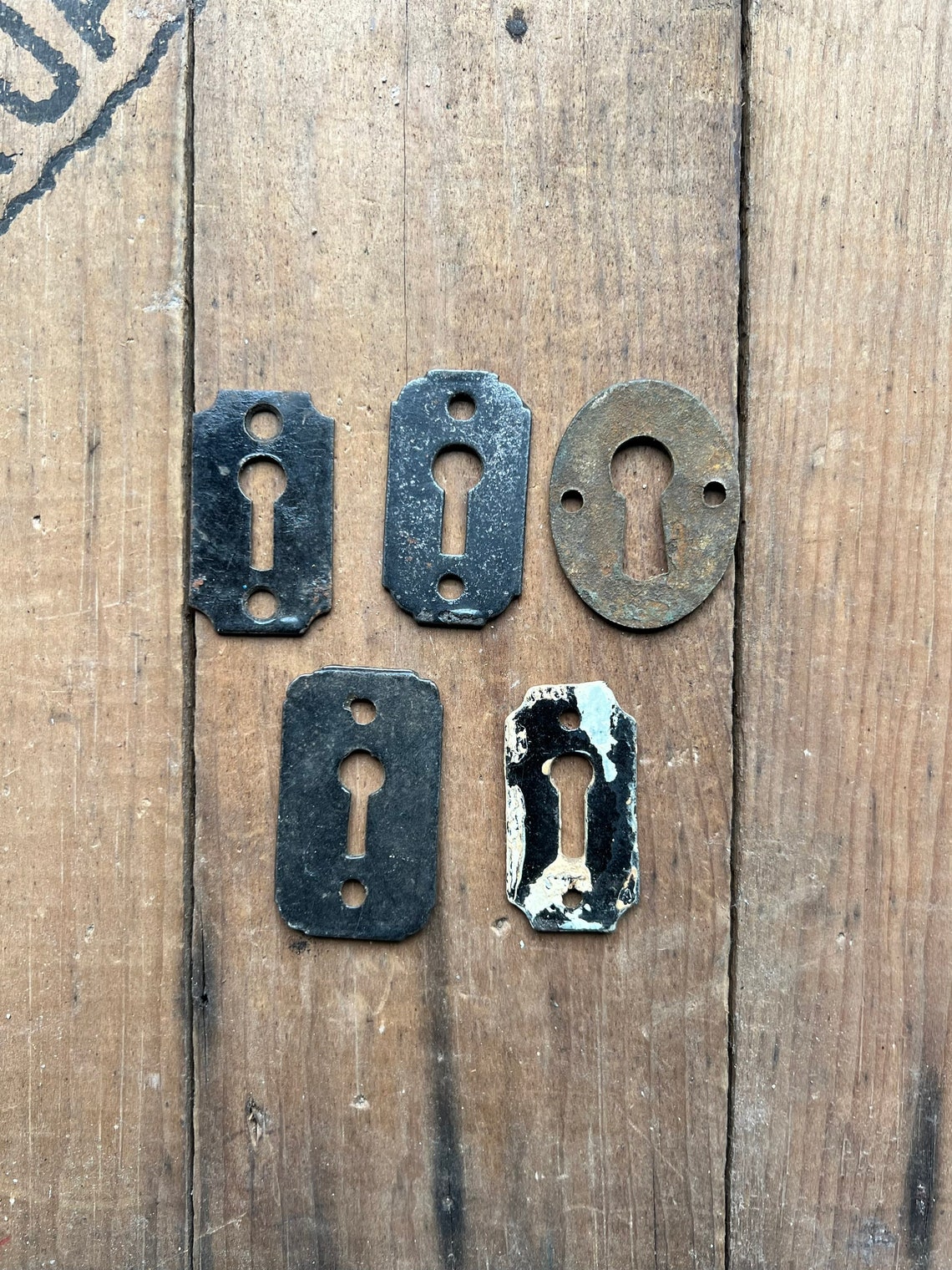Set of 5 Cast Iron Keyhole Plates - Etsy