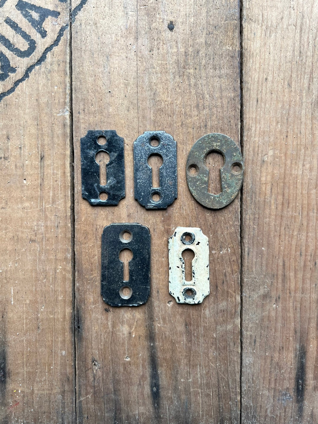 Set of 5 Cast Iron Keyhole Plates - Etsy