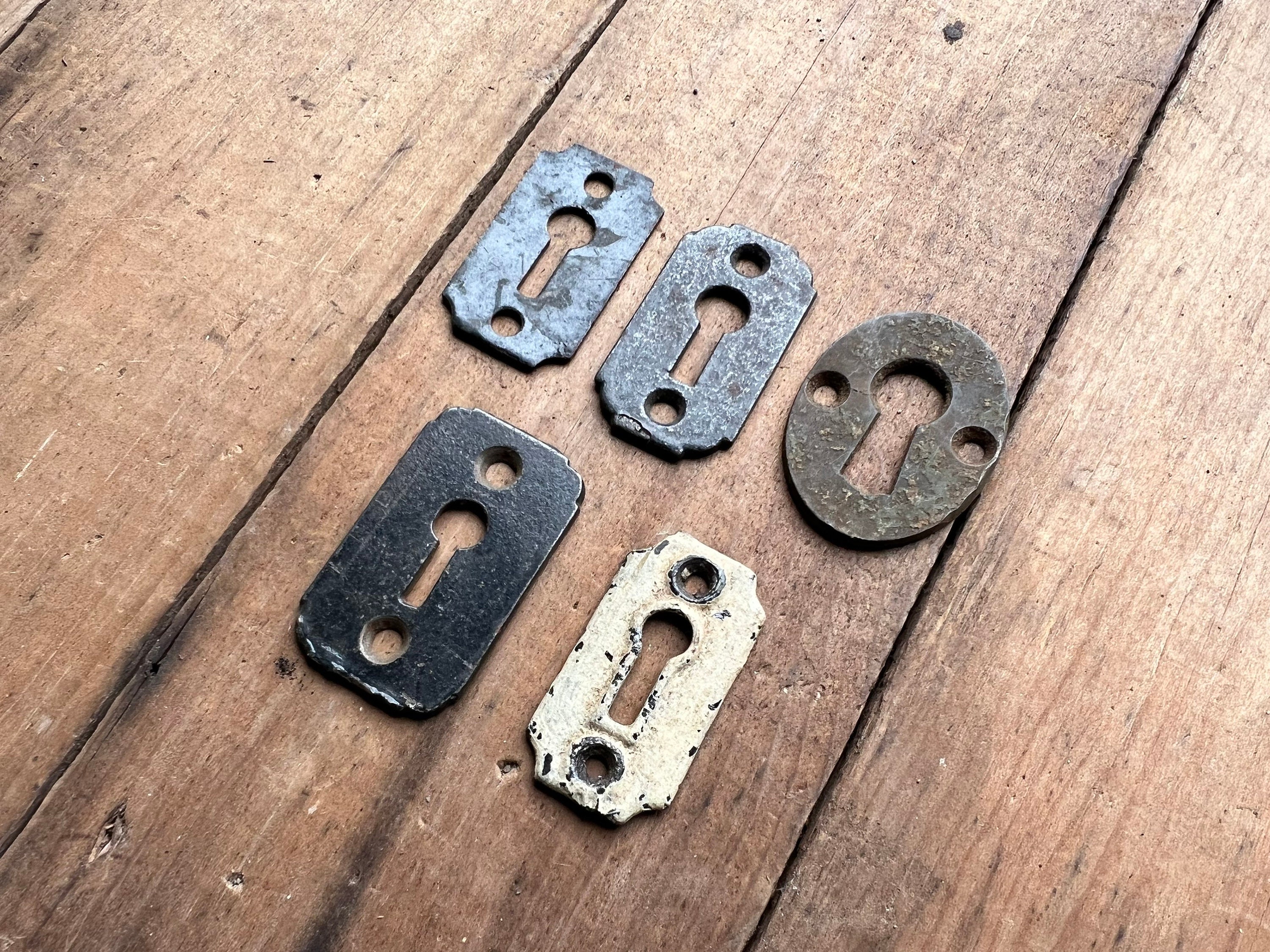 Set of 5 Cast Iron Keyhole Plates - Etsy