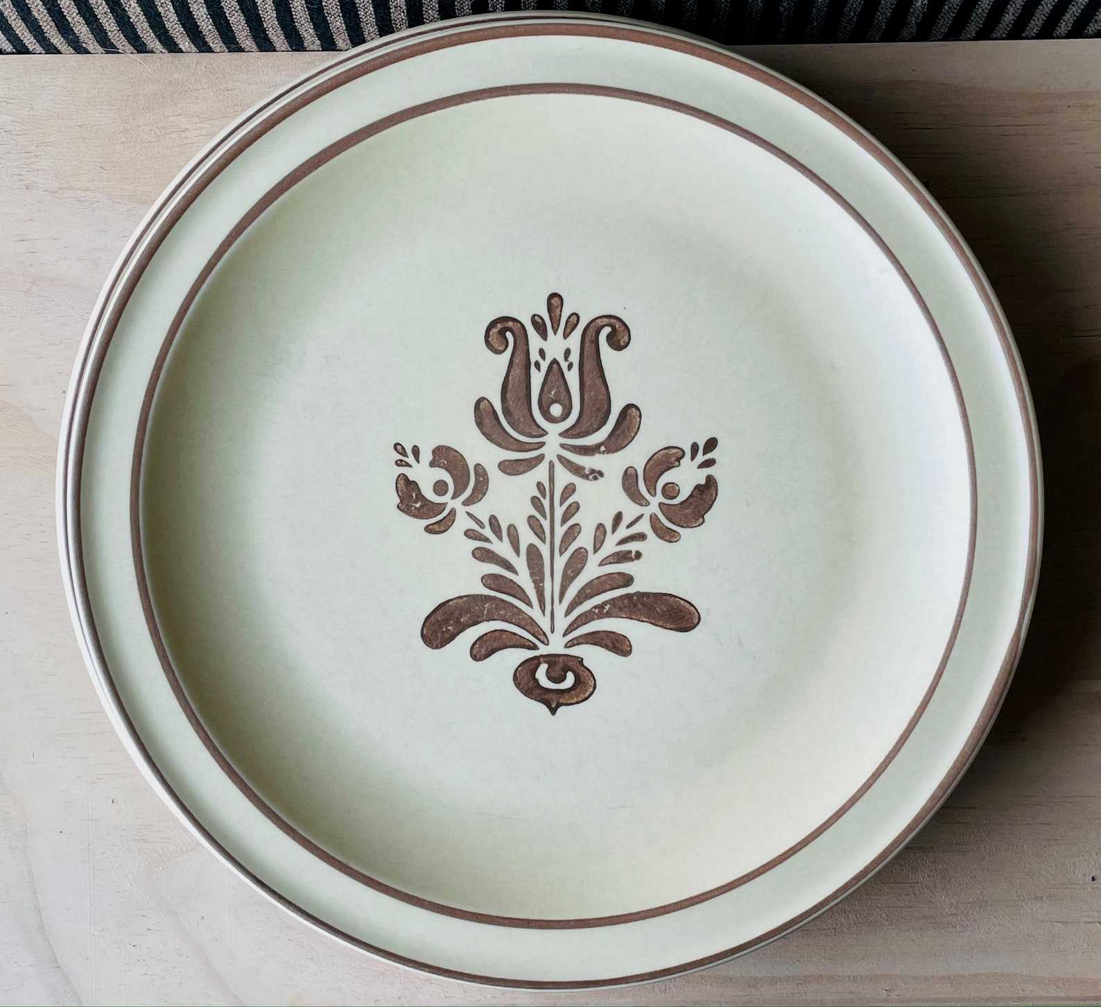 Vintage Pfaltzgraff Village Pattern Dinner Plates RETIRED - Etsy