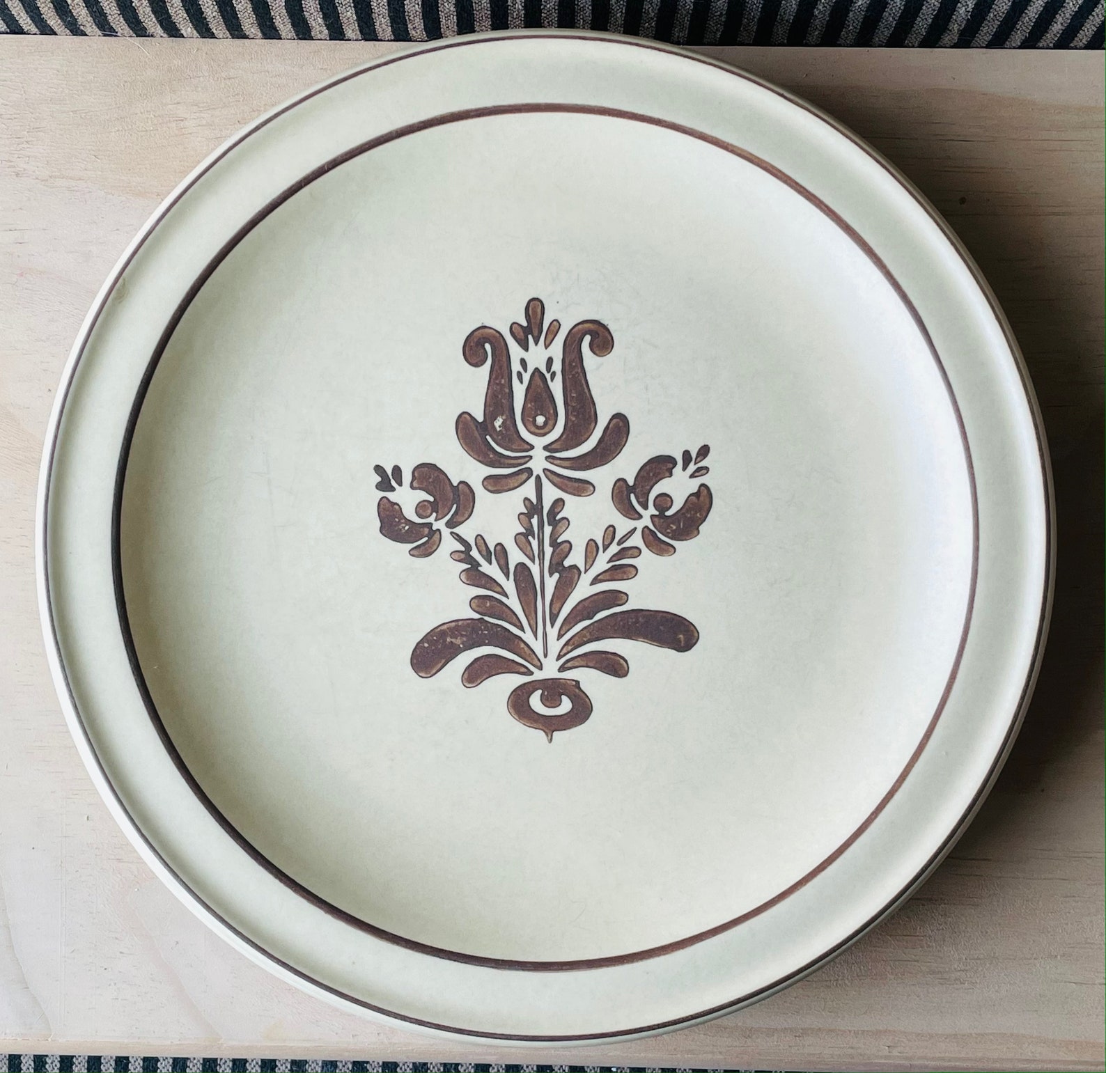 Vintage Pfaltzgraff Village Pattern Dinner Plates RETIRED - Etsy