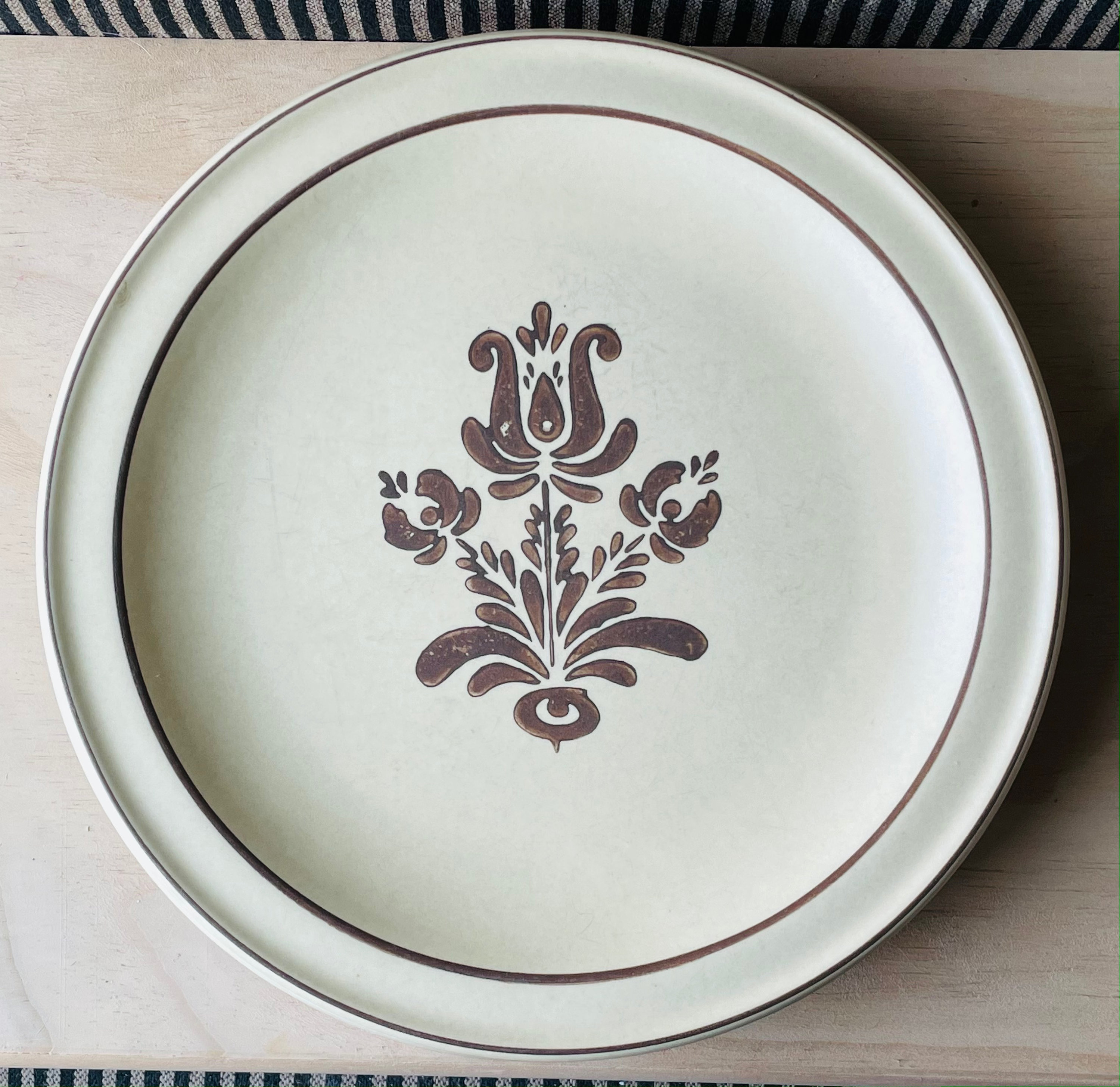 Vintage Pfaltzgraff Village Pattern Dinner Plates RETIRED - Etsy