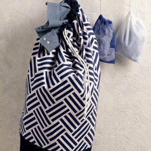 Sewing Pattern for Drawstring Laundry Bags in Two Sizes, Kwik Sew ...