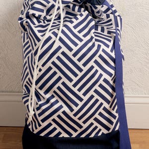 Sewing Pattern for Drawstring Laundry Bags in Two Sizes, Kwik Sew ...