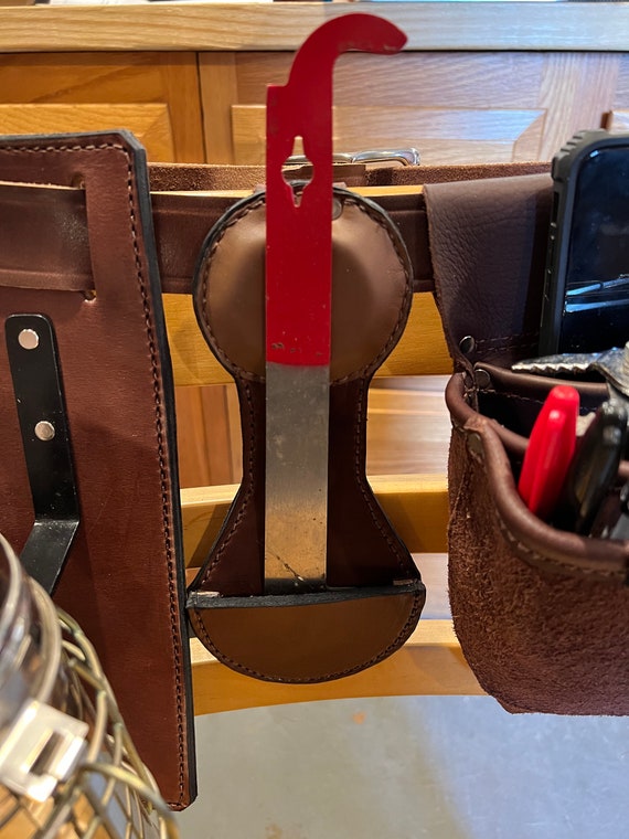 Magnetic leather belt store