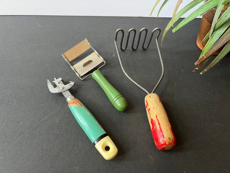 Vintage Kitchen Utensils - Red and Green Handles Assorted Farmhouse ...