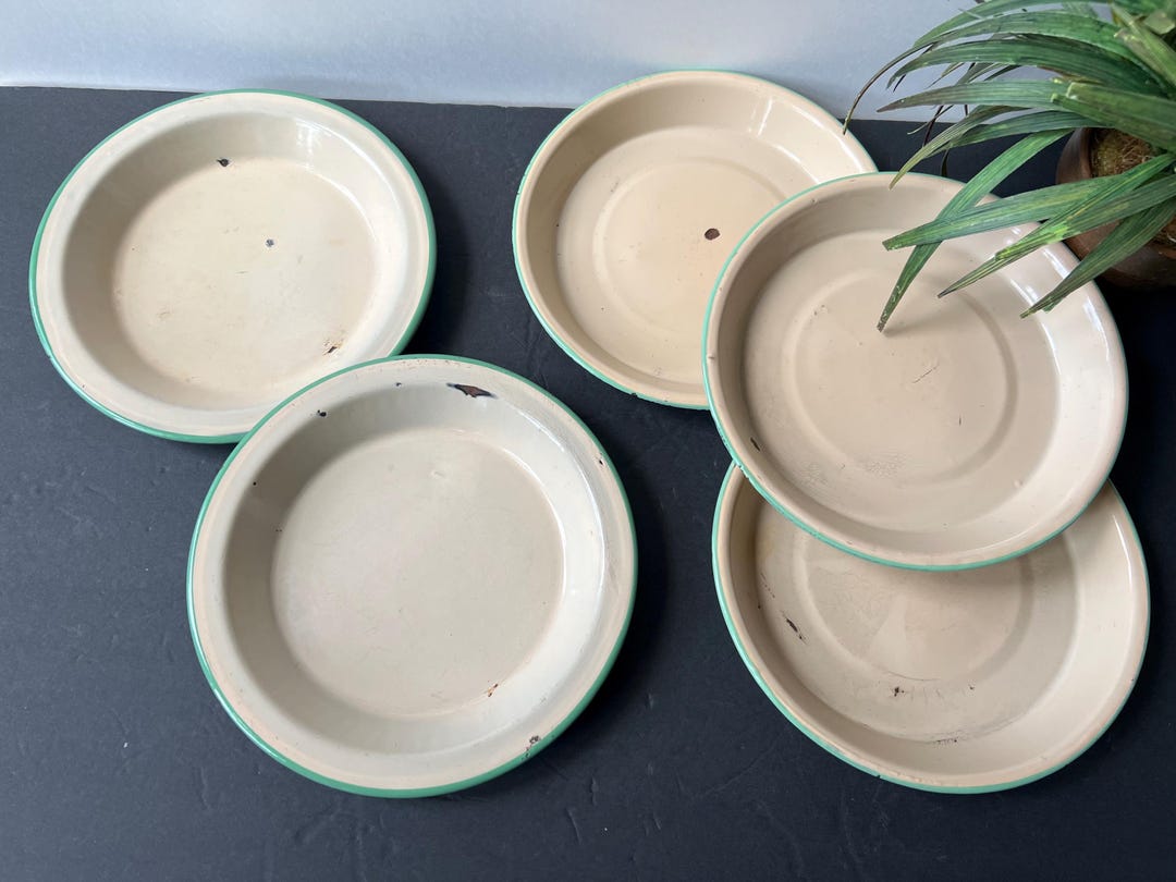 Vintage Enamelware Pie Plates Set of 2 or 3 Pale Yellow With Green Rim ...