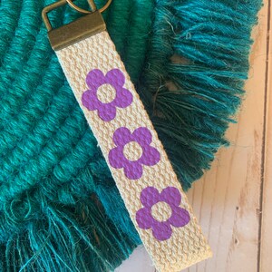 Retro Flower Smiley Face Keychain Wristlet / Key Fob/ Smiley Face Daisy ...