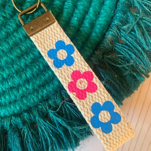 Retro Flower Smiley Face Keychain Wristlet / Key Fob/ Smiley Face Daisy ...