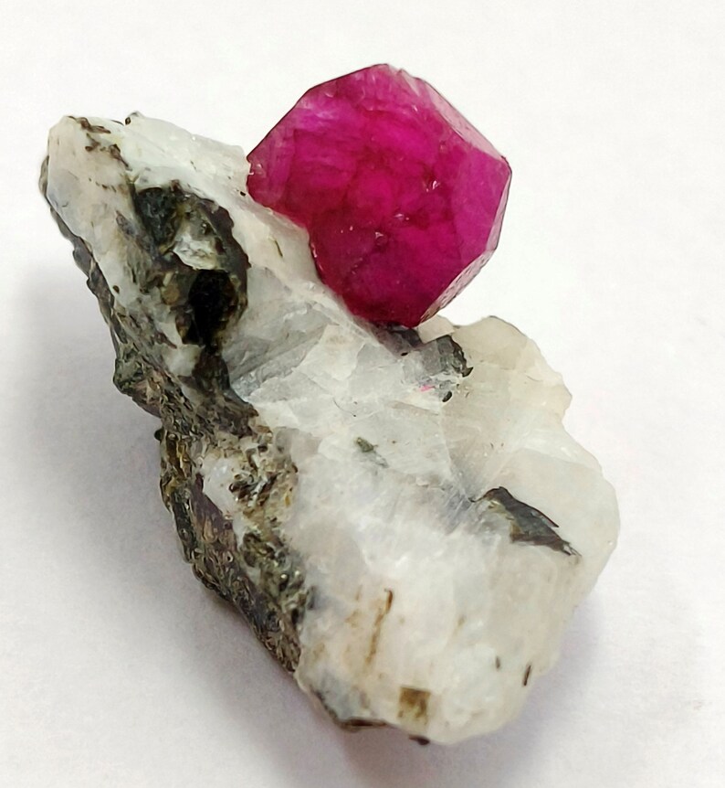 37 Cts Natural Kashmire Red Ruby Crystal Specimen Rough Loose Gemstone ...