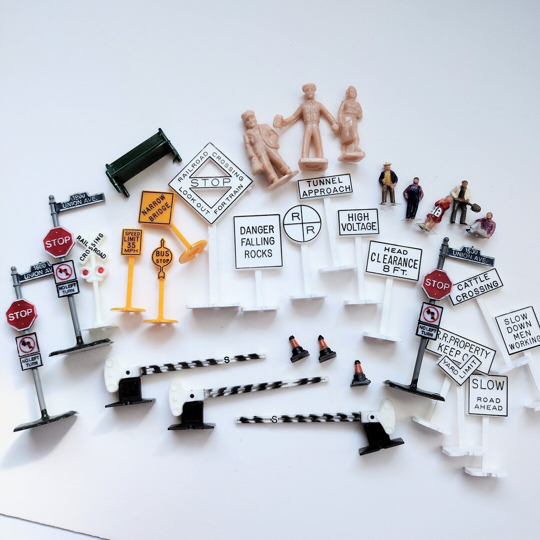 Plastic Model Train Railroad Signs and People Lionel O Scale Mixed Lot ...