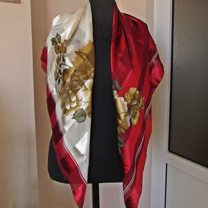 Vintage Beautiful Flower Pattern Scarf ‘80s, Silk Colored Shawl ...