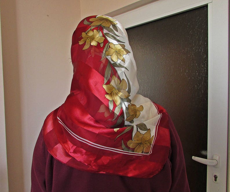 Vintage Beautiful Flower Pattern Scarf ‘80s, Silk Colored Shawl ...