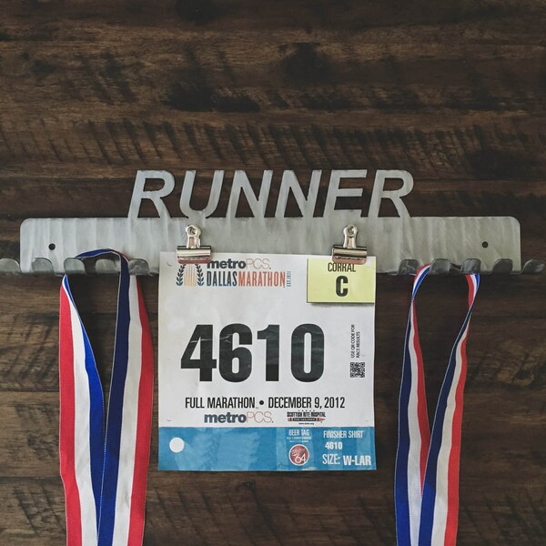 Running Medal and Bib Holder - Etsy