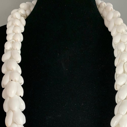 WHITE MONGO/BUBBLE Shell Necklace - Etsy