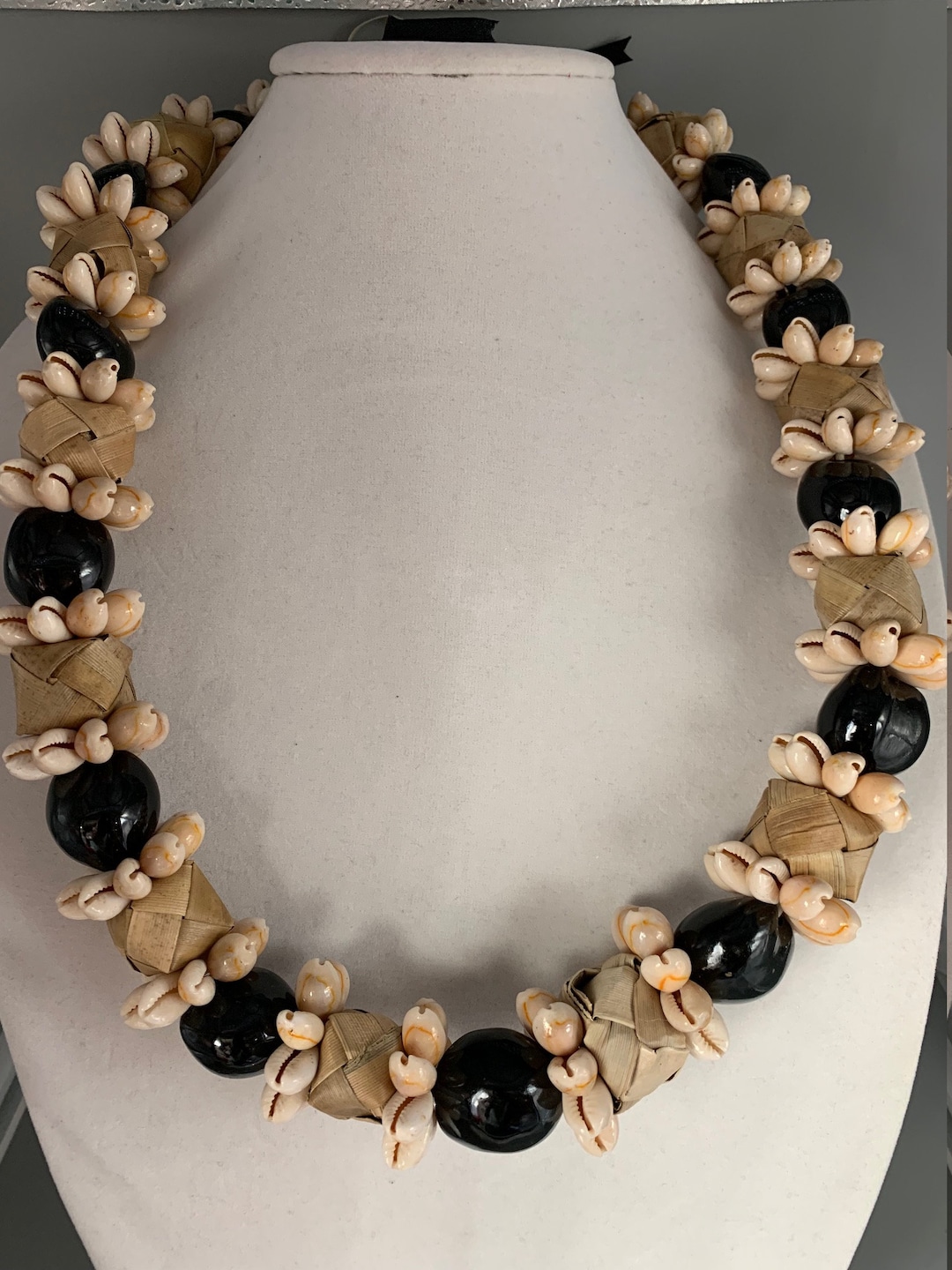 Hawaiian Cowrie Shell Lei Black Kukui Lauhala Ball Lei Necklace ...
