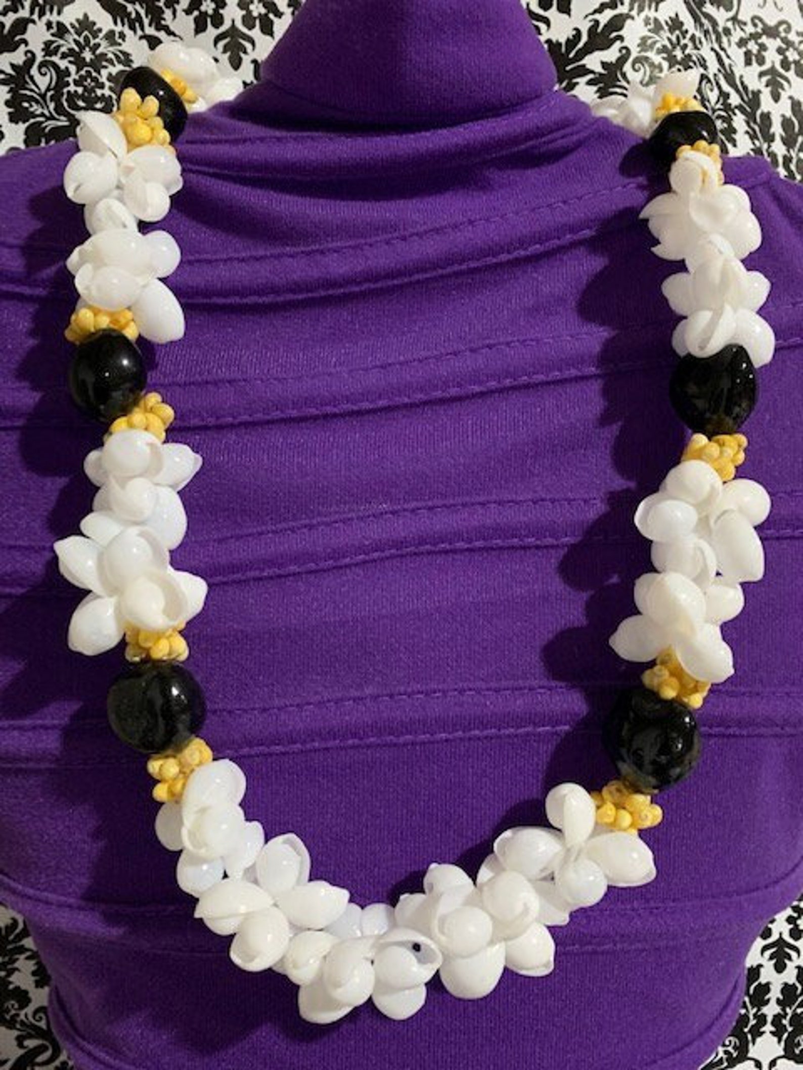 Hawaiian Bubble Shell Lei Black Kukui Yellow Mongo Lei - Etsy