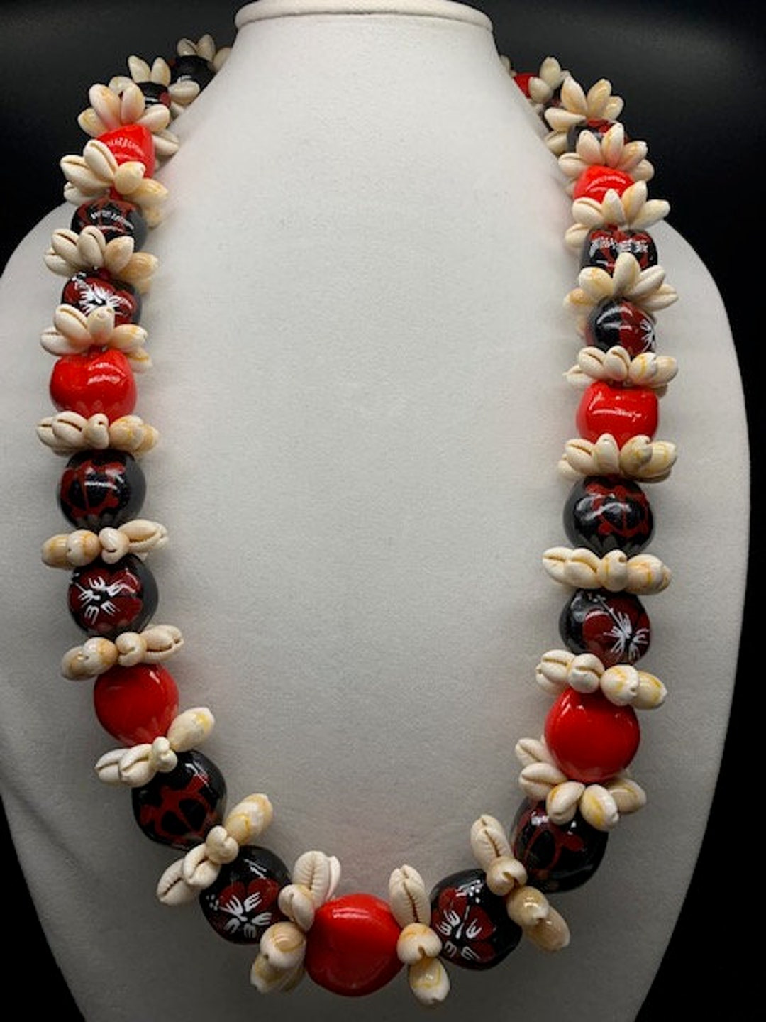 Class of 2026 Hawaiian Cowrie Shell Lei Kukui Nut Lei Necklace ...