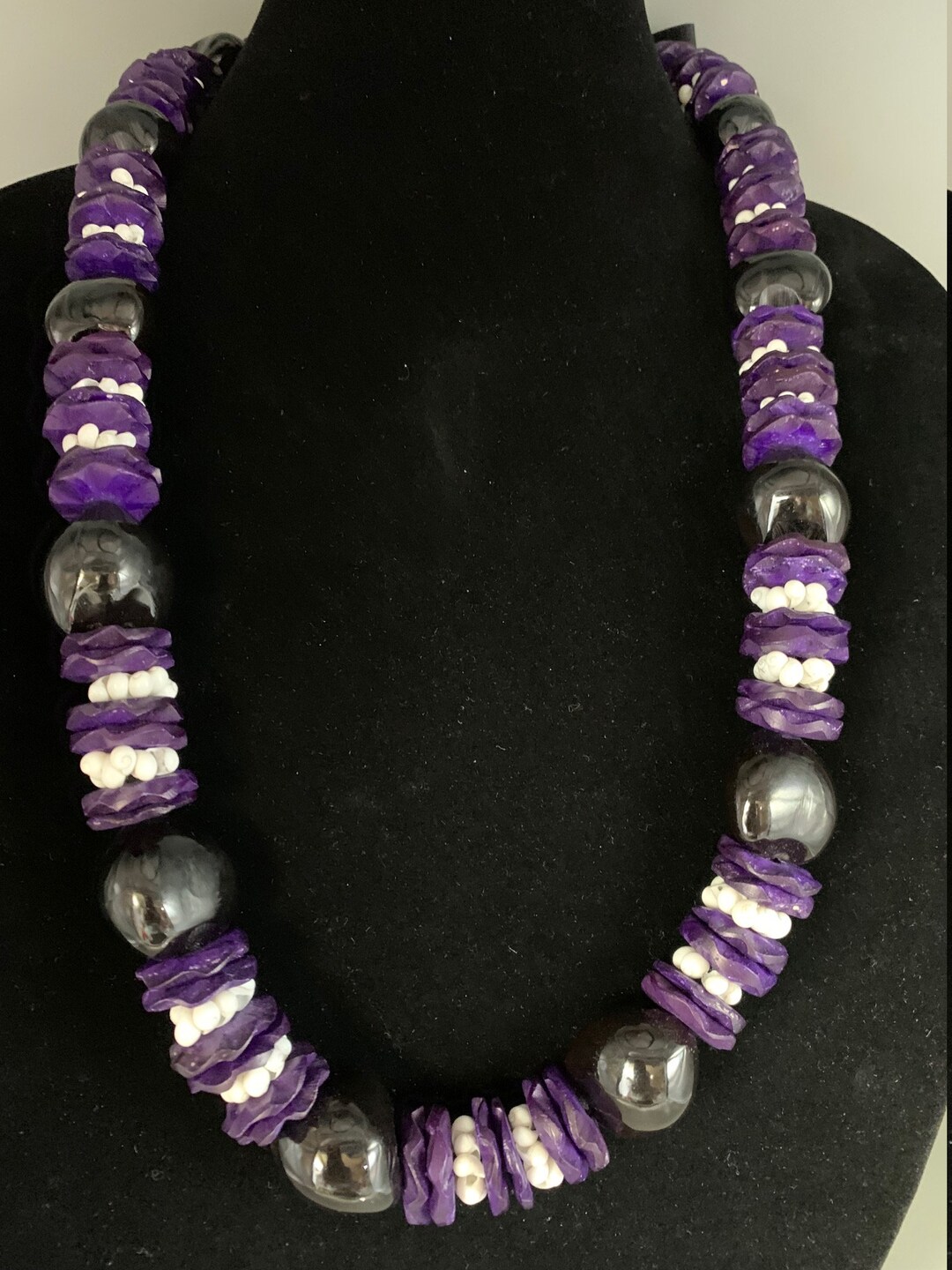 Hawaiian Kukui Nut Lei Mongo Shell Coconut Shell Flower Lei Class of ...