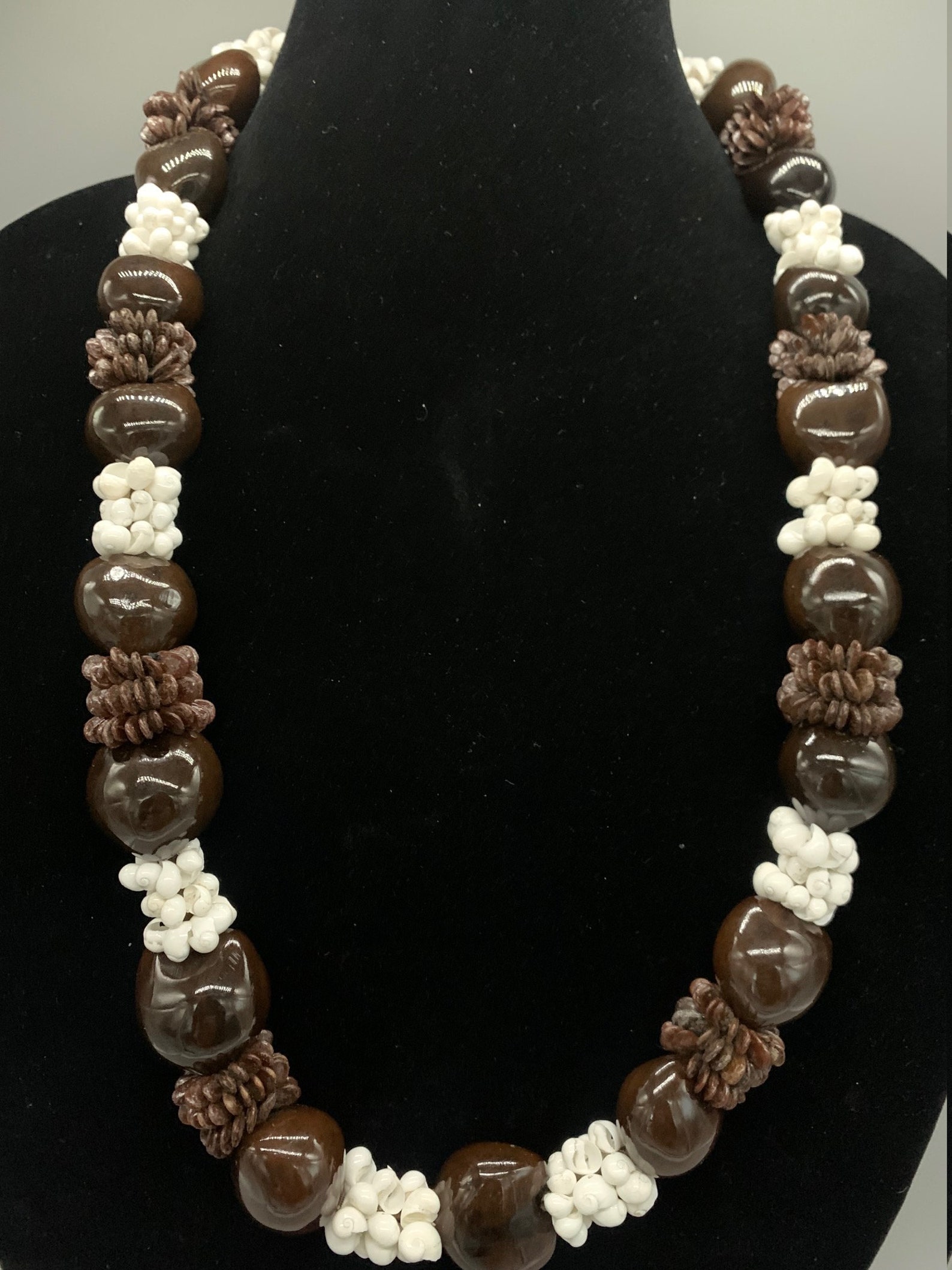 Hawaiian Mongo Shell Koa Seed Rings Lei BROWN Kukui Lei Necklace Class ...