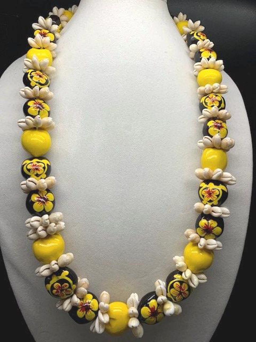 Class of 2026 Hawaiian Cowrie Shell Lei Kukui Nut Lei Necklace ...
