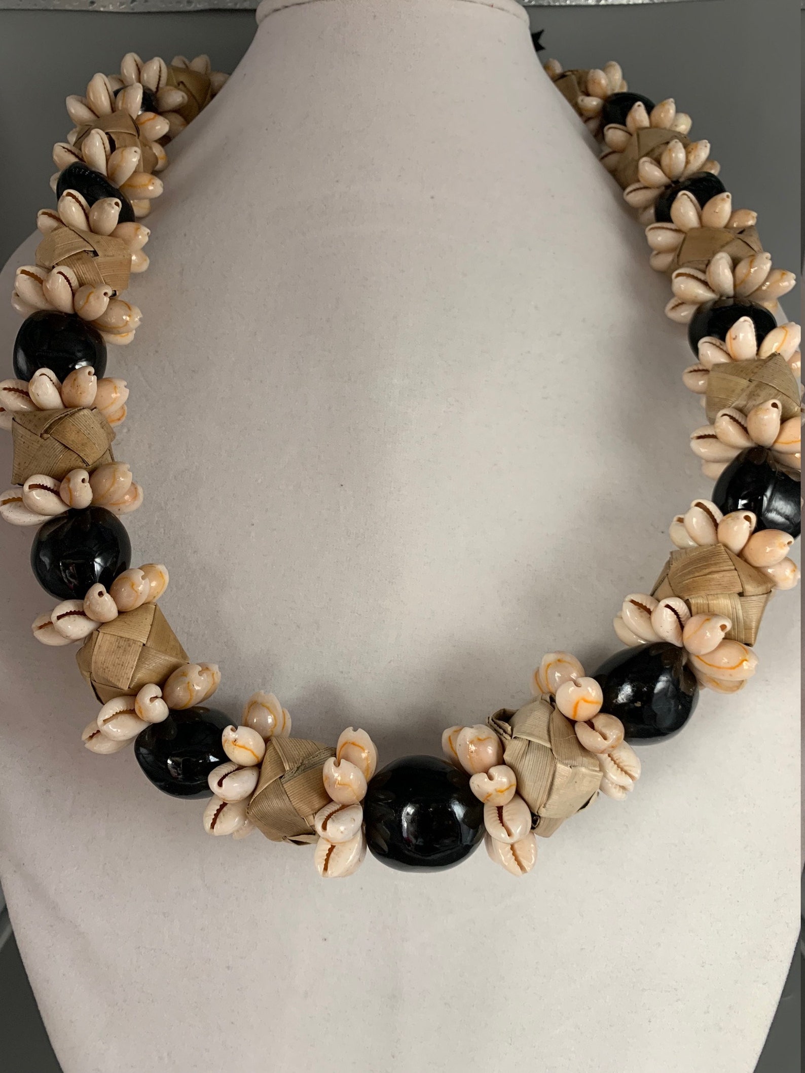 Hawaiian Cowrie Shell Lei Black Kukui Lauhala Ball Lei | Etsy
