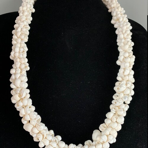 WHITE MONGO/BUBBLE Shell Necklace - Etsy