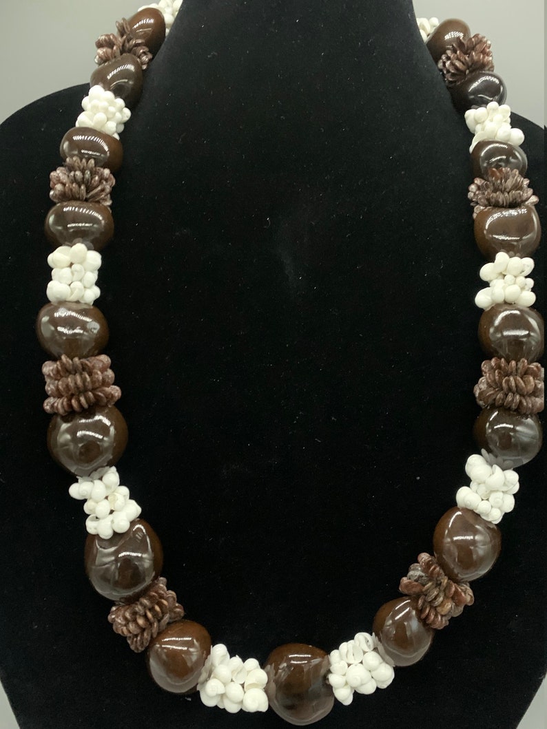 Hawaiian Mongo Shell Koa Seed Rings Lei BROWN Kukui Lei Necklace Class ...