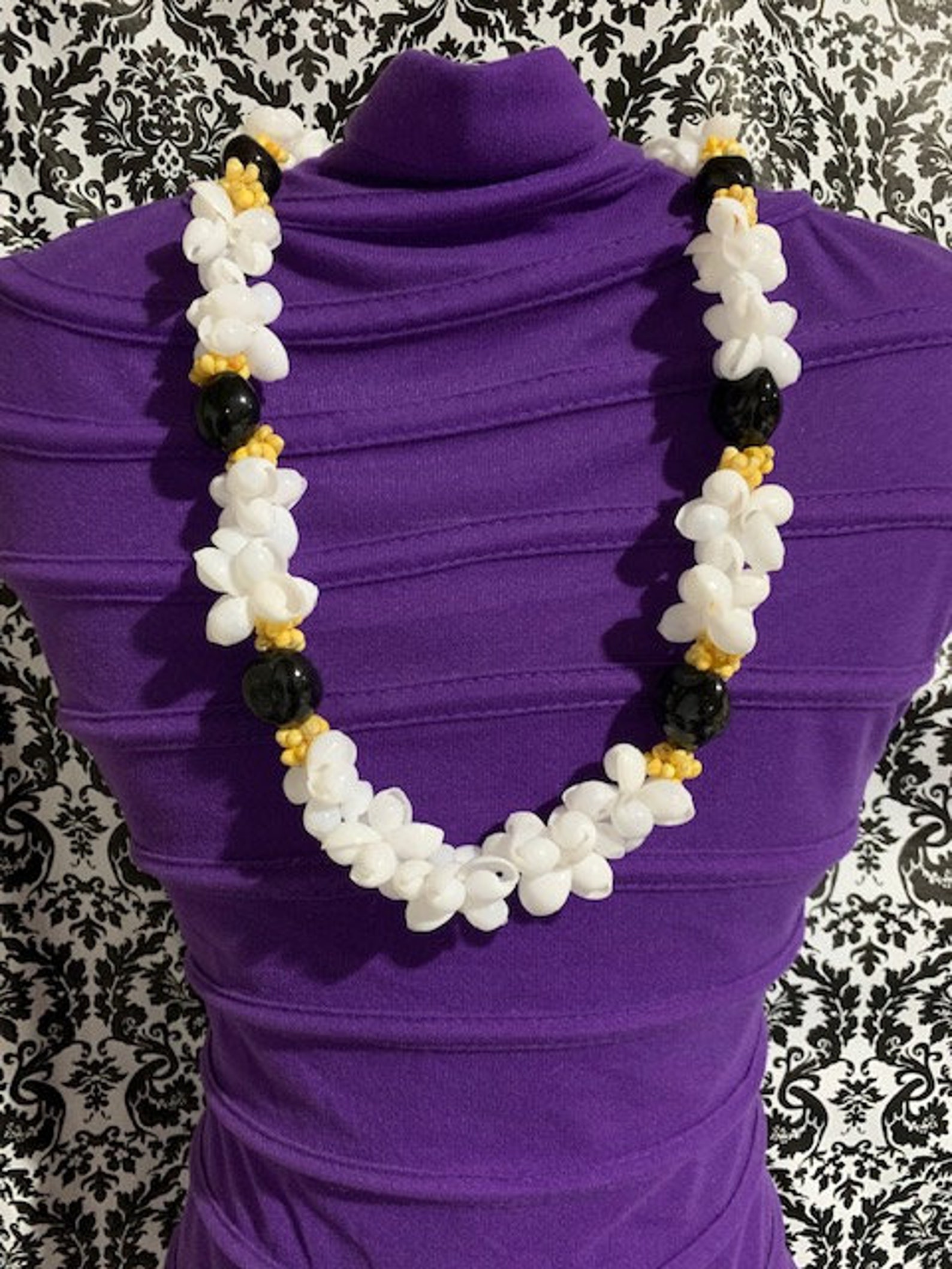 Hawaiian Bubble Shell Lei Black Kukui Yellow Mongo Lei - Etsy