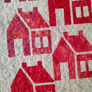 Schoolhouse Block Quilt, House Quilt, Christmas Decoration, Red and ...
