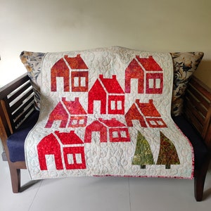 Schoolhouse Block Quilt, House Quilt, Christmas Decoration, Red and ...