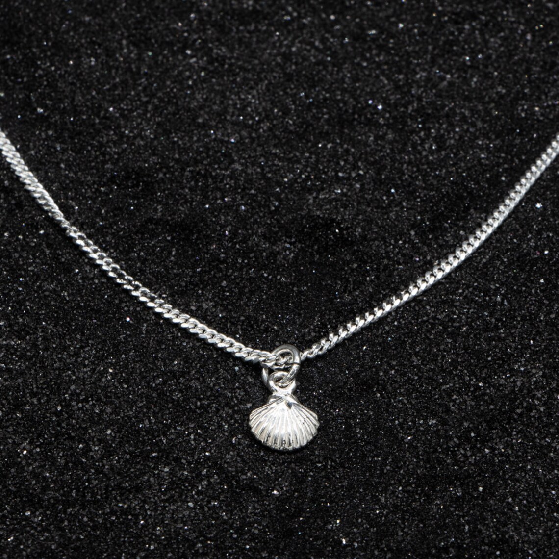 Caribbean Small Clam Shell Pendant With Chain in 925 Sterling Silver - Etsy